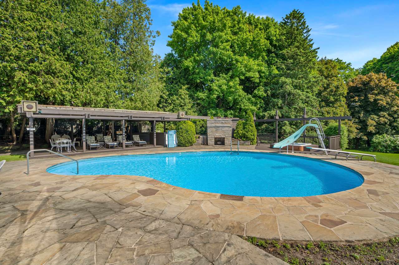 Sprawling Ravine Estate | Barry Cohen Homes