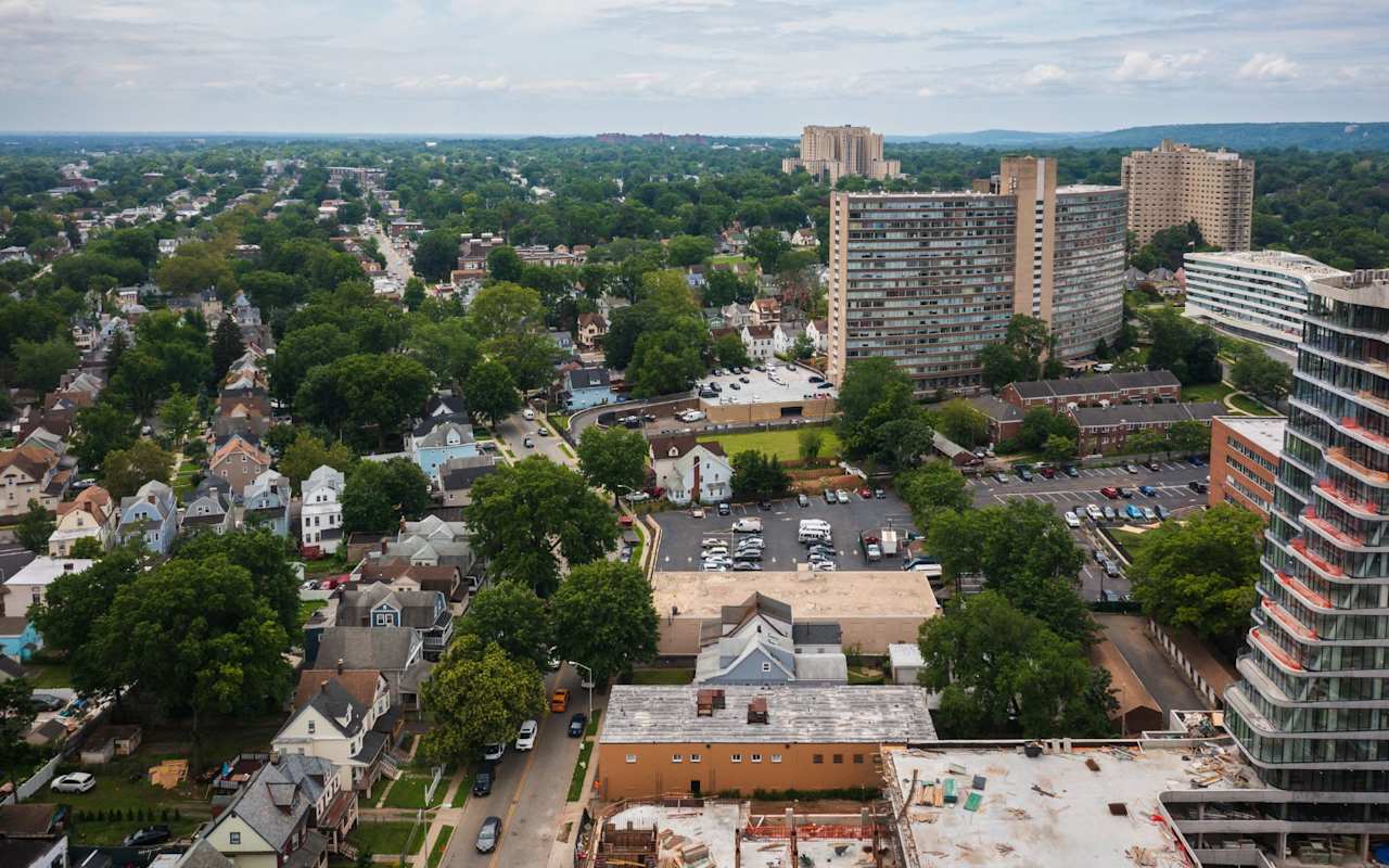 Bloomfield Township | Neighborhood Guide