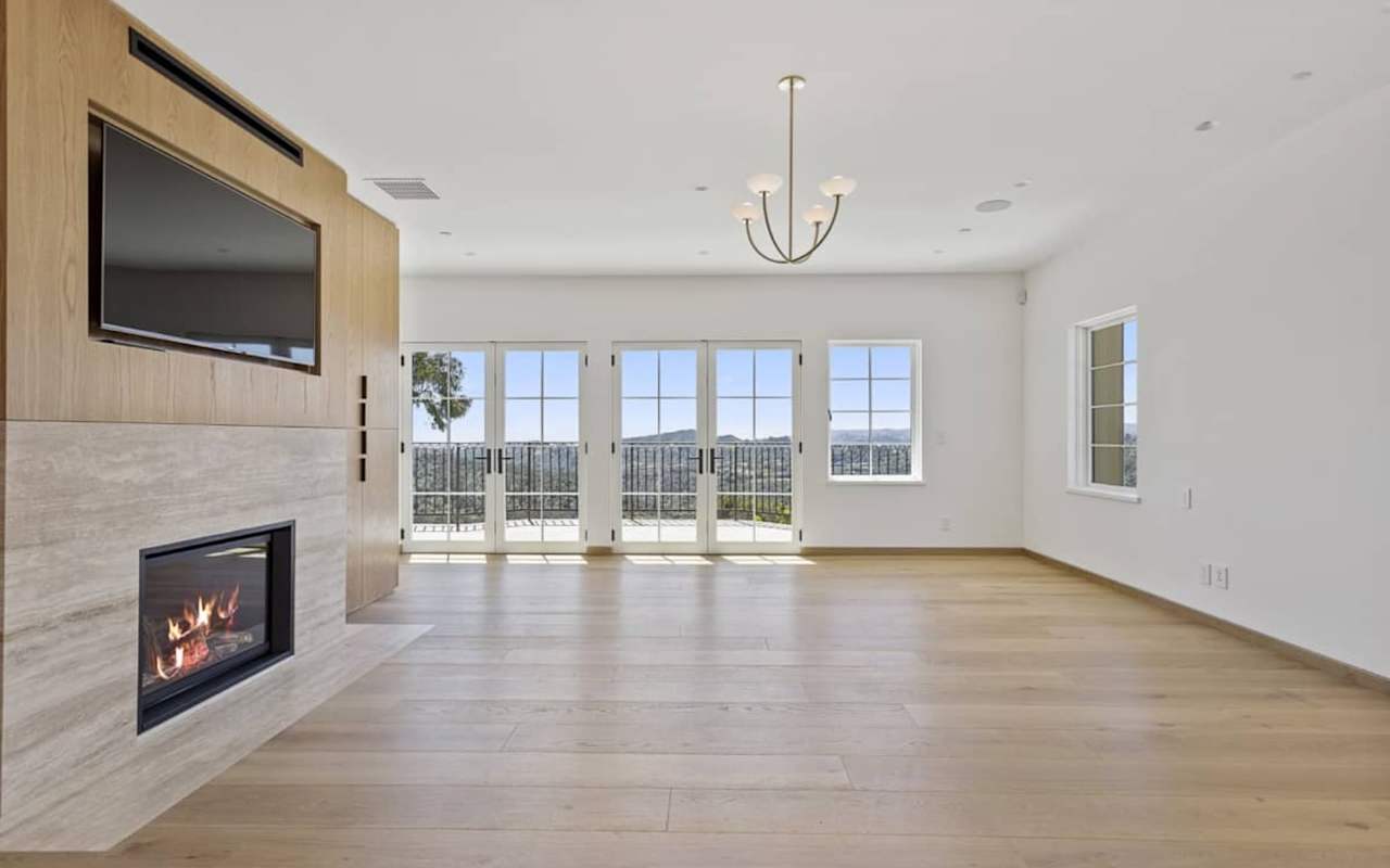 Crest Court | Projects