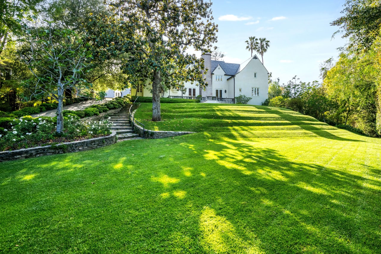 Beverly Hills Real Estate Agent | Jade Mills | Realtor Agency