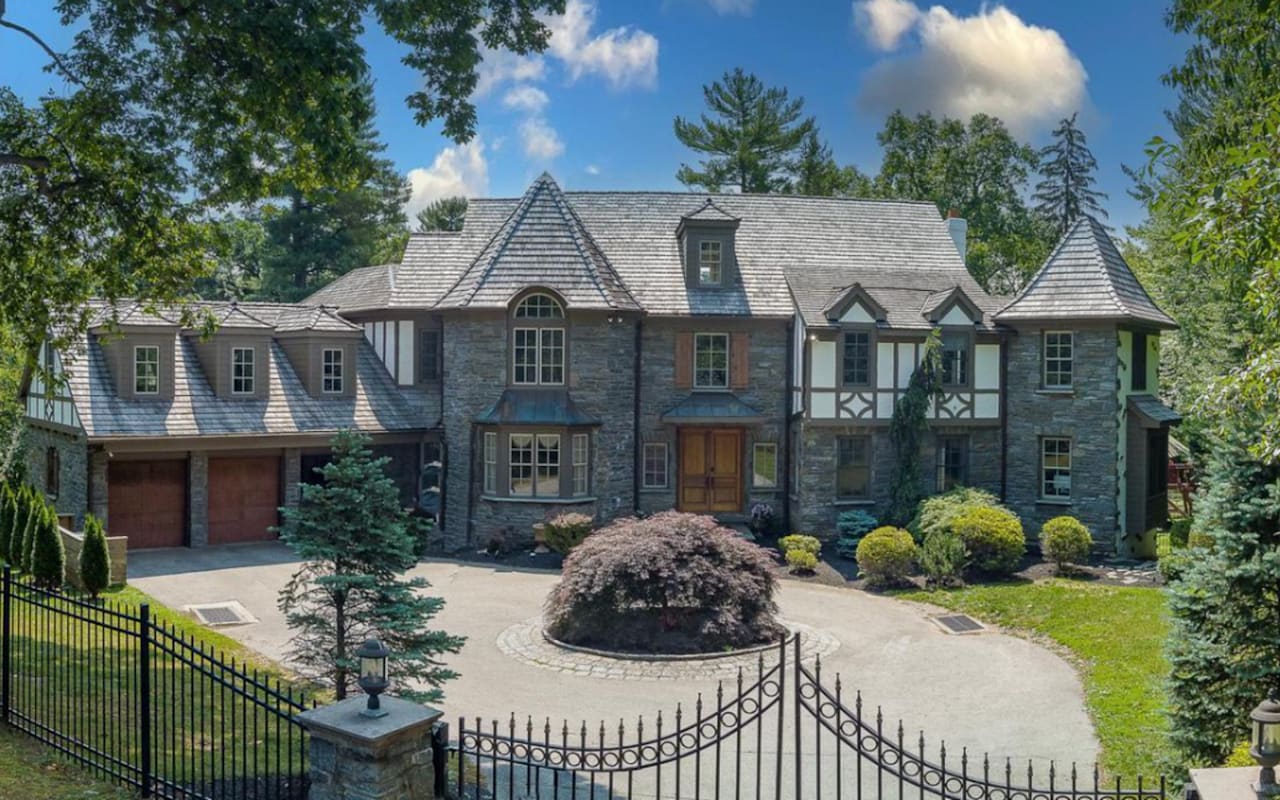 11 DIY Home Staging Tips | Blog | The MacDonald Team