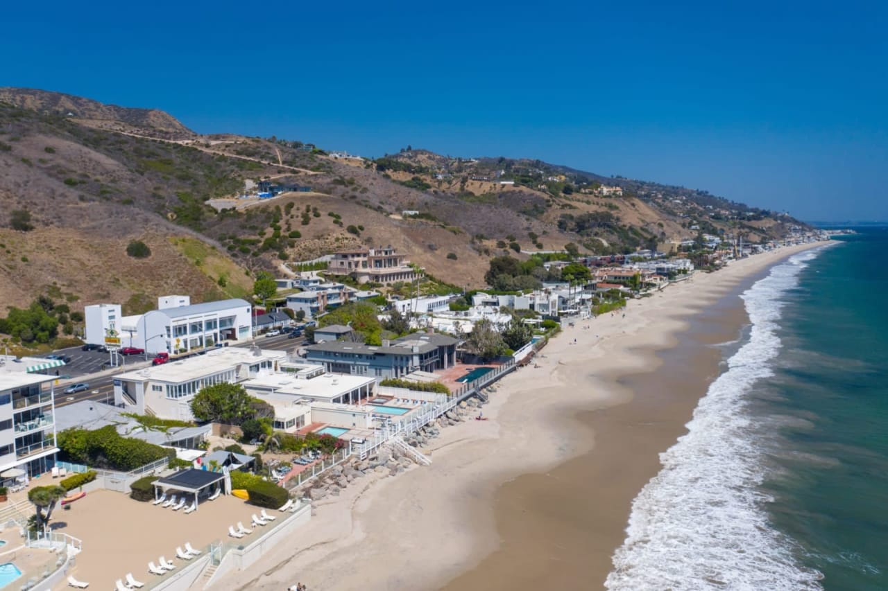 6 Reasons Why People Love Living by the Malibu Waterfront | Sandro Dazzan