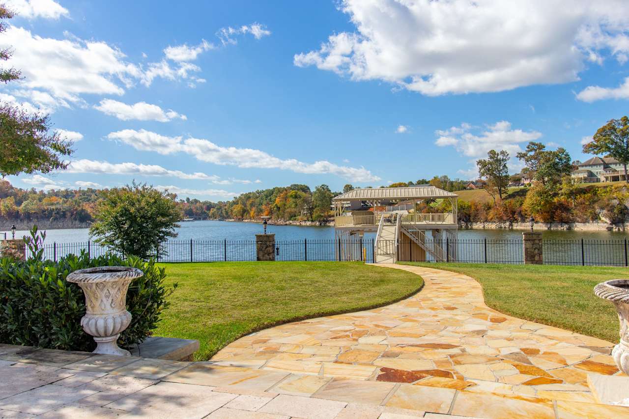 Luxury Lakeside Manor