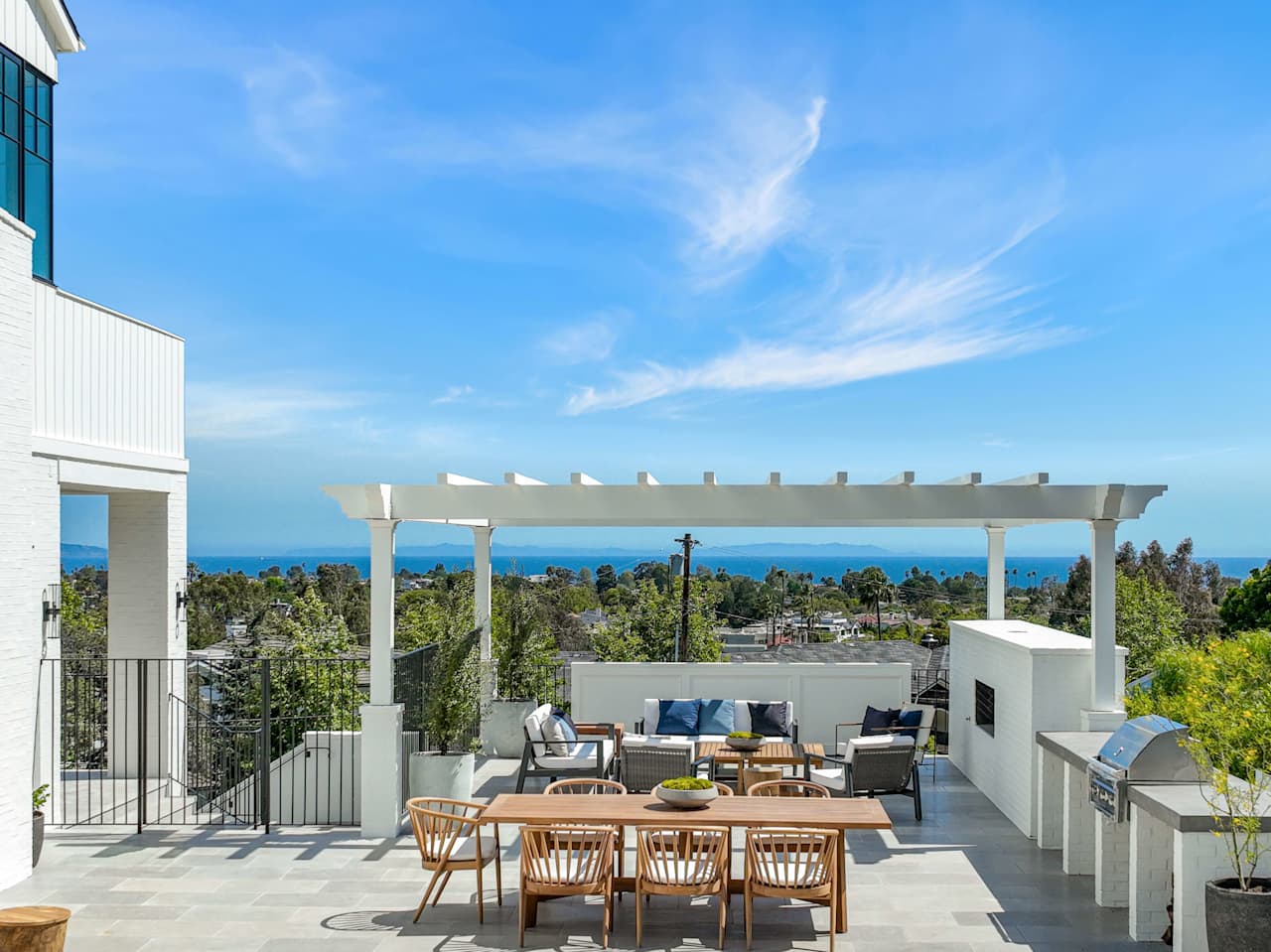 15975 Alcima Ave | Pacific Palisades, CA 90272 | 7 Beds