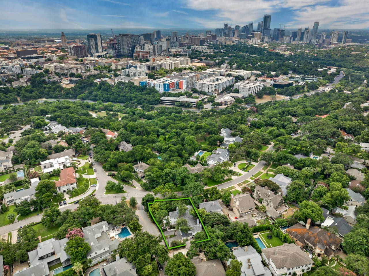2518 Wooldridge Drive | Classic Pemberton Heights Residence