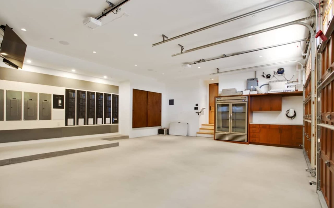 Crest Court | Projects