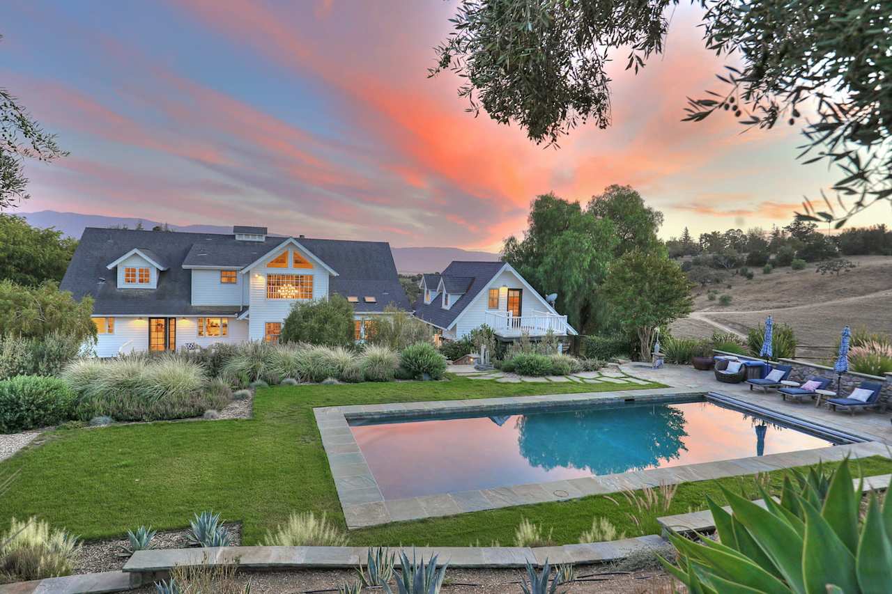 EQUESTRIAN COMPOUND IN WOODSTOCK RANCH