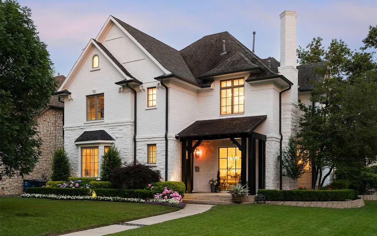 Dallas Homes Selling | Melissa Manemann - Beautiful Dallas Homes