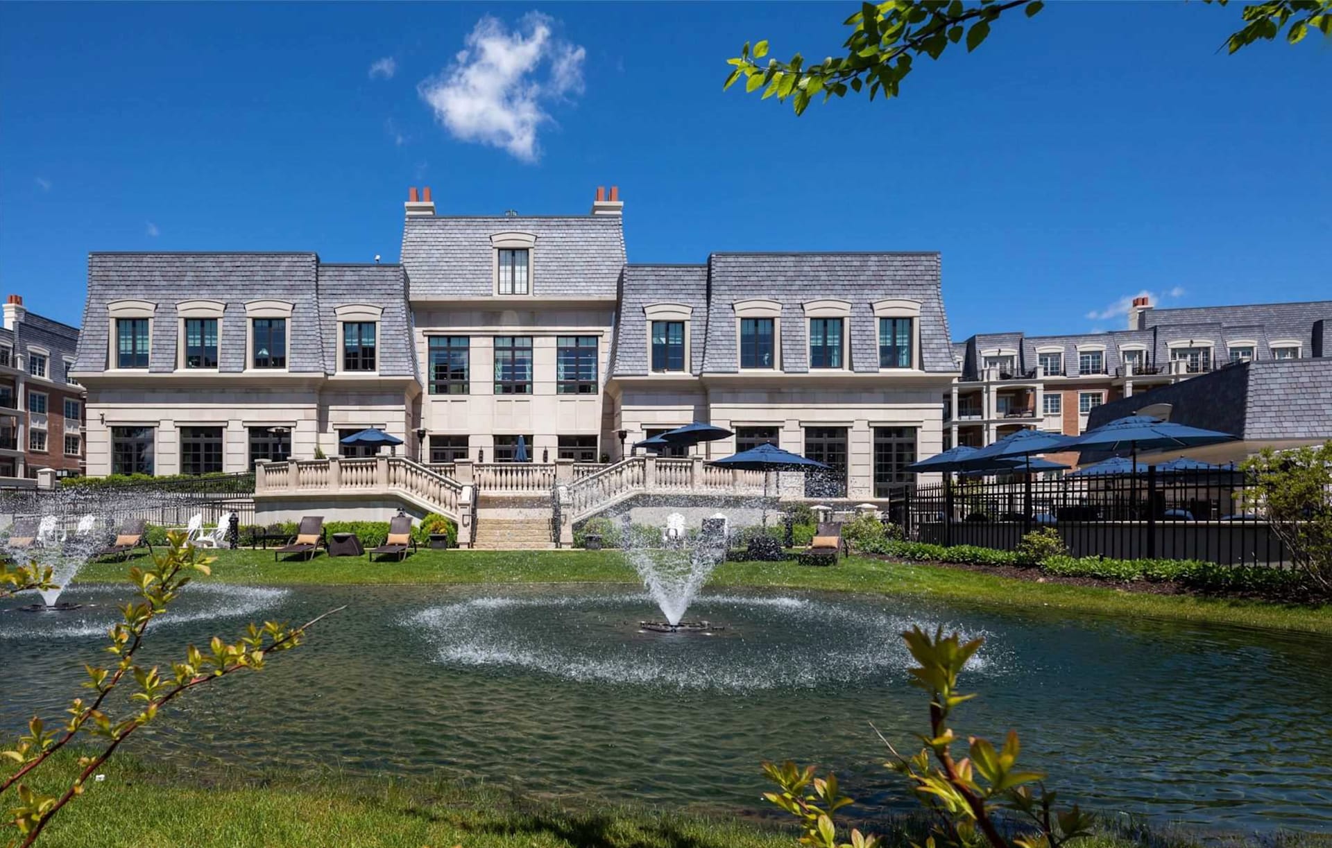 Ritz-Carlton Residences, Long Island