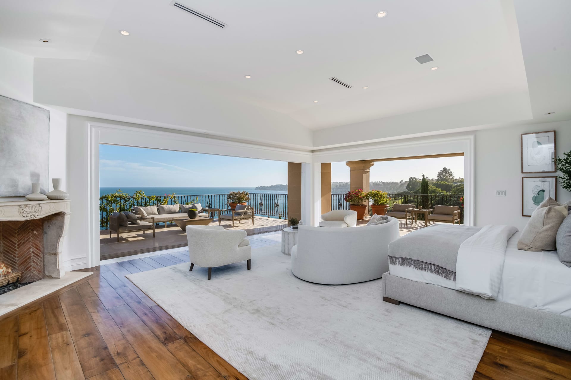 Byron Allen Drops $100 MILLION on Malibu Mansion | Lipstick Alley