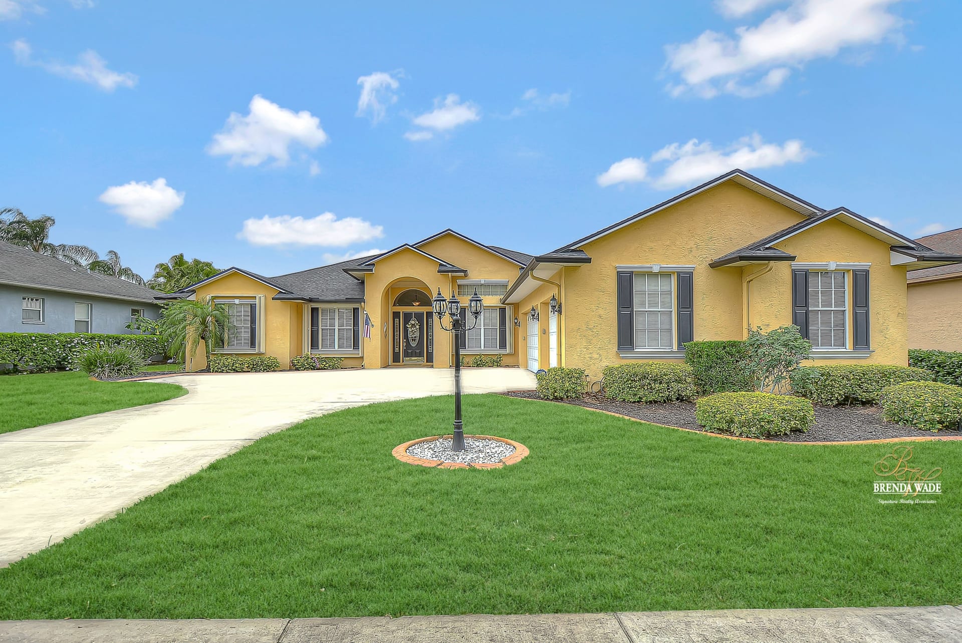 721 Citrus Wood Lane | Valrico, FL 33594 | Brenda Wade Team