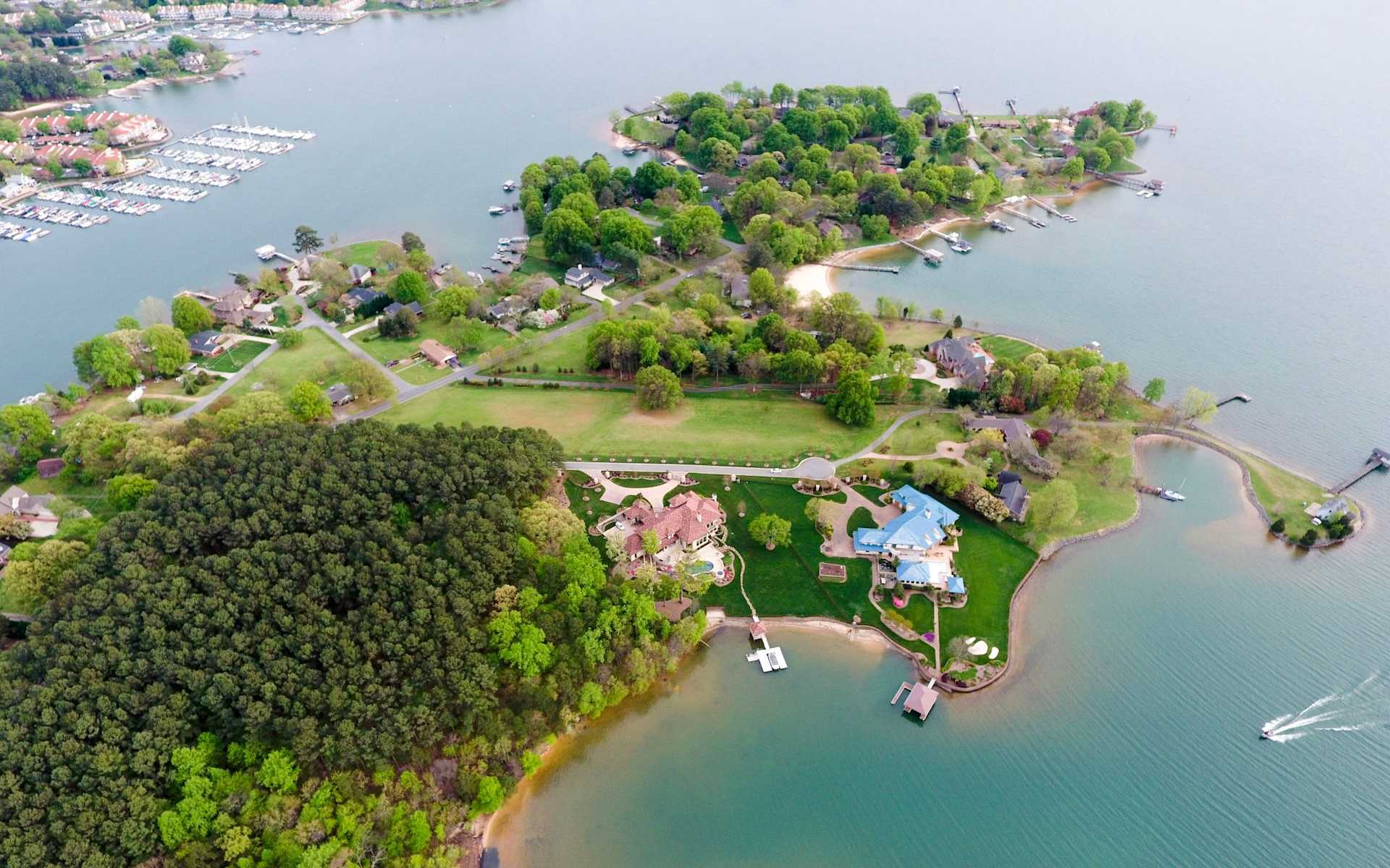 Explore Places to Live in Mooresville | Lisa Haislip