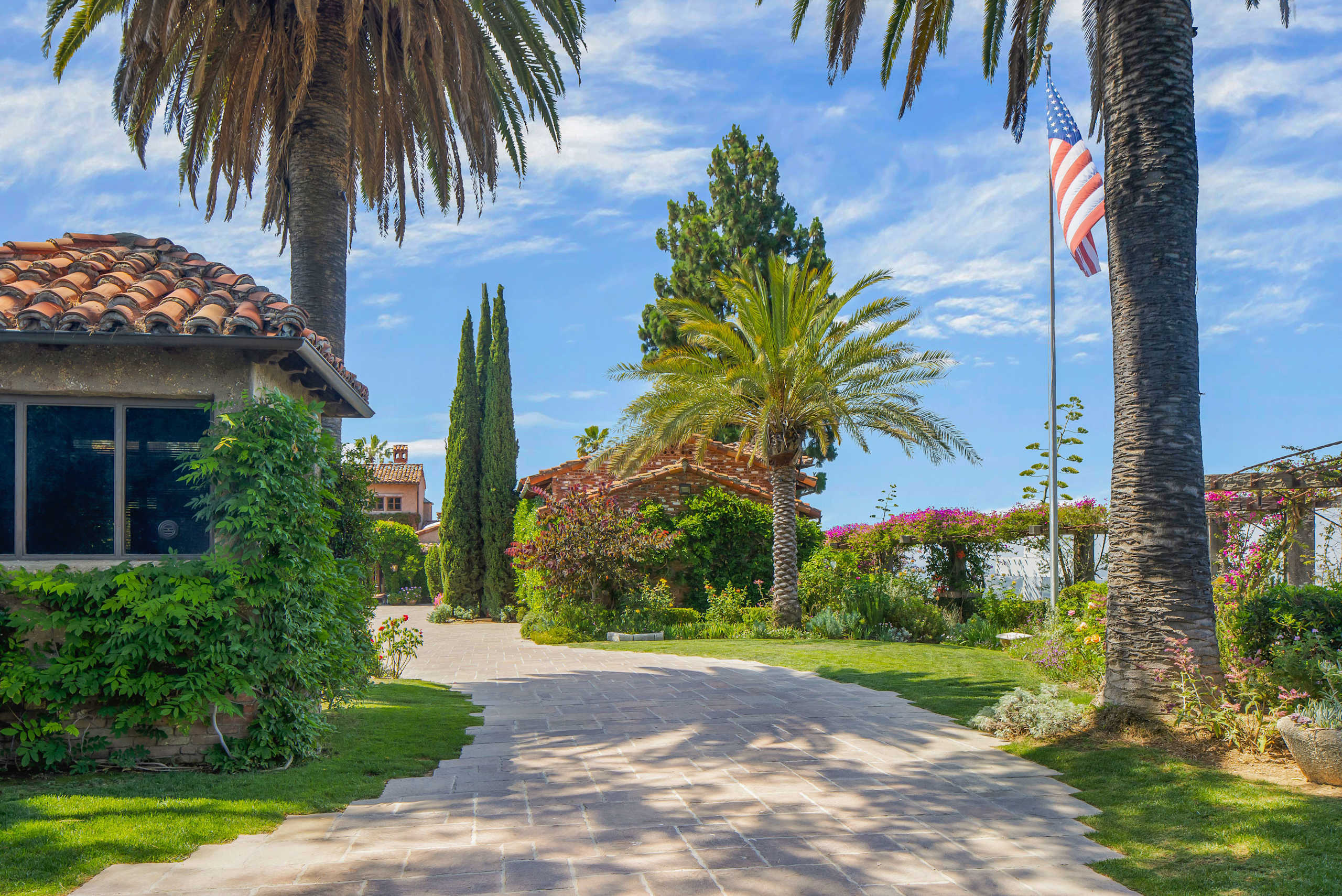 Software Mogul's 28,000 Sq. Ft. "Villa Theos" Asks $85 Million in ...