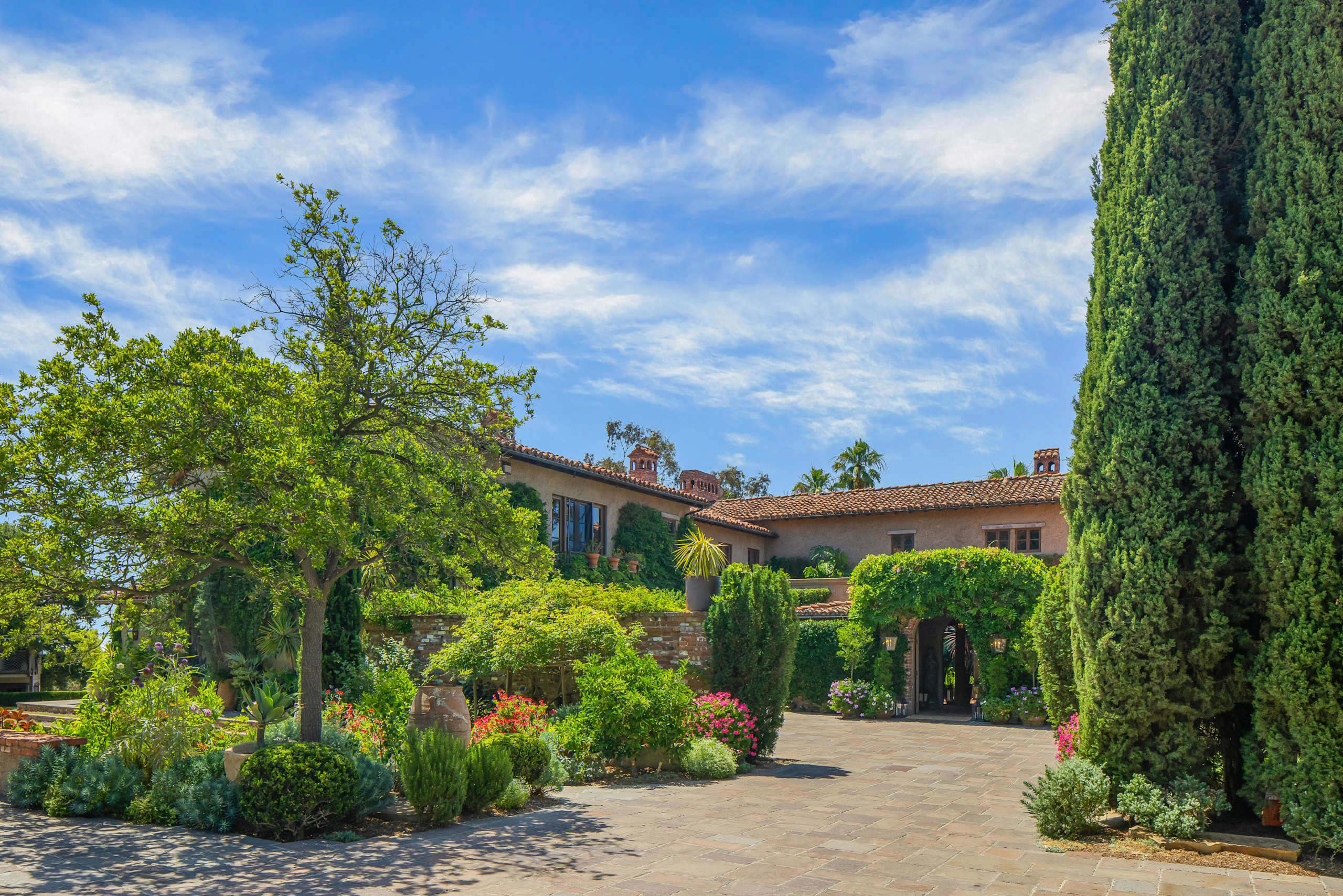 Software Mogul's 28,000 Sq. Ft. "Villa Theos" Asks $85 Million in ...