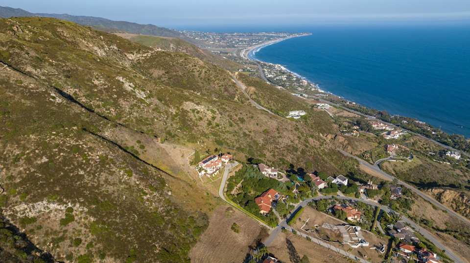 Neighborhood || Encinal Canyon