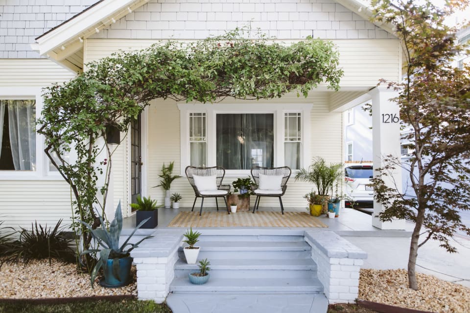10 Essentials for a Welcoming Front Porch