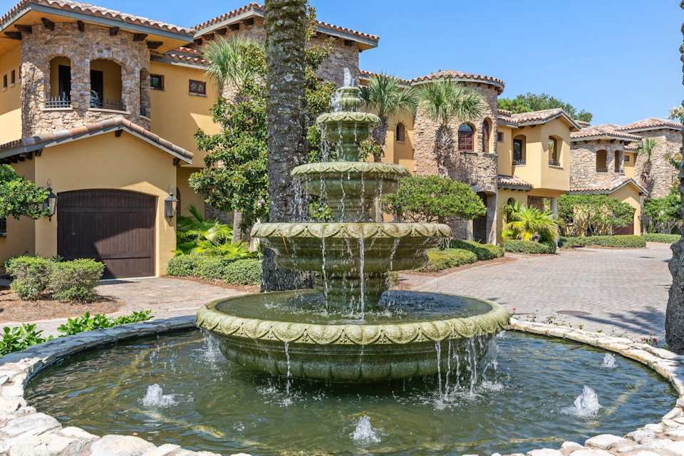 Tuscana | Neighborhood Guide | Brad Hilderbrand