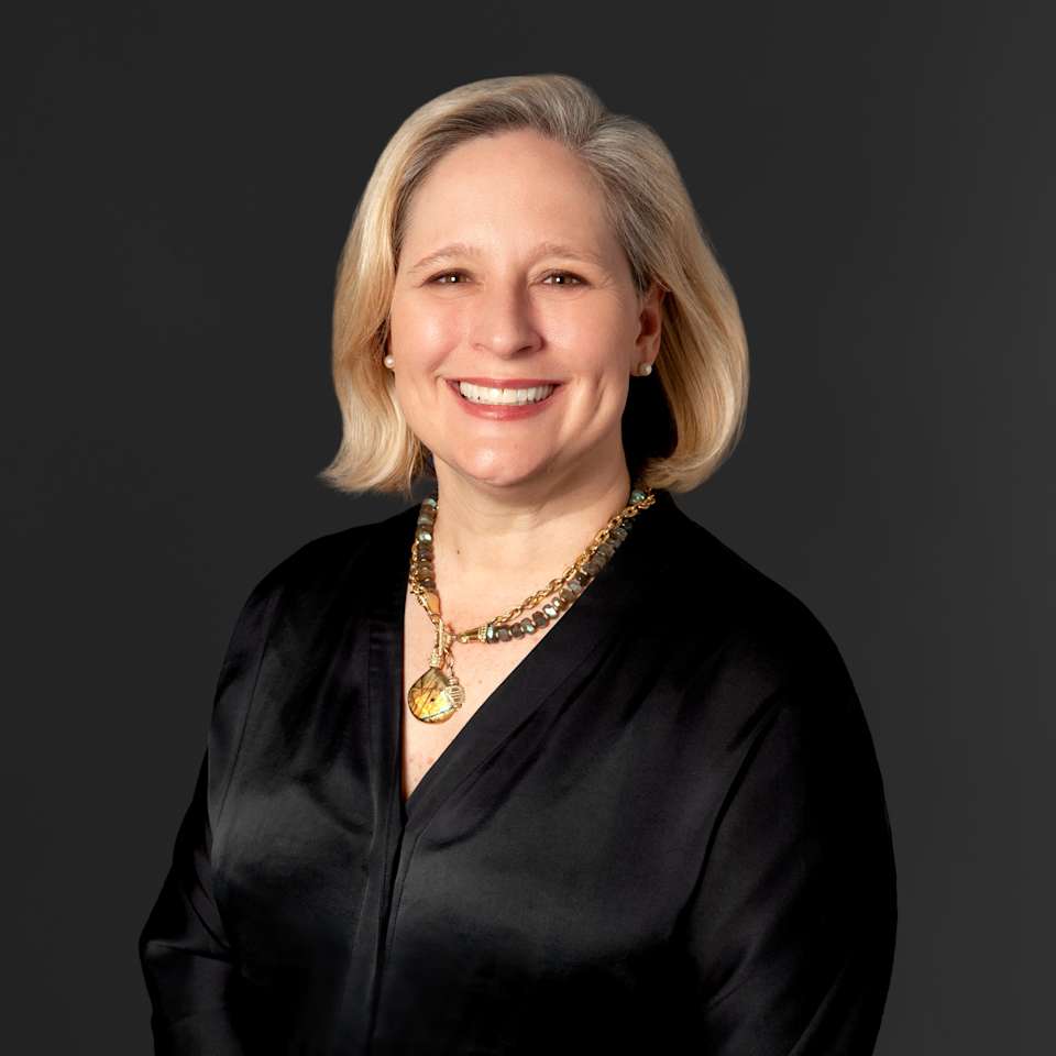 new-agent-photo-ann-lovi