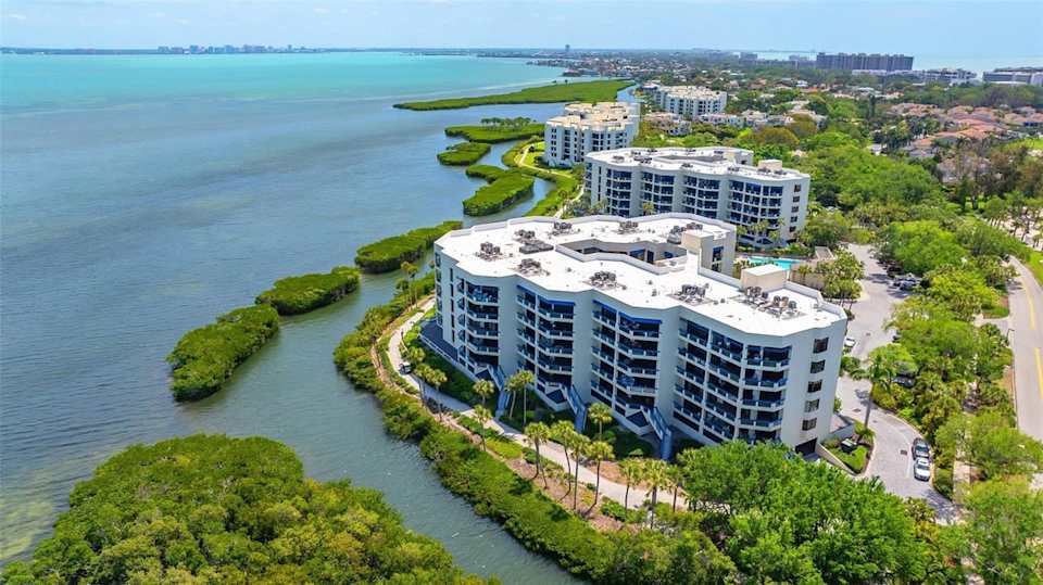 2120 Harbourside Dr, #657 | PENDING