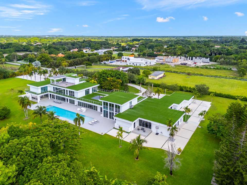 September 2024 | Explore This $24 Million 4-Acre Contemporary Estate in ...