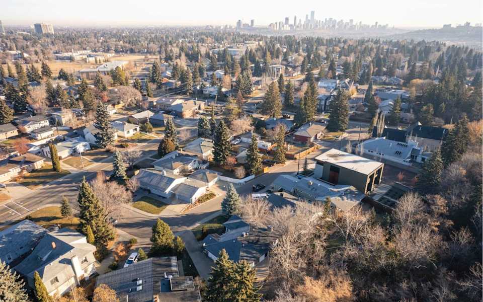 Crestwood | Neighbourhood Guide | Rimrock Elevations - Rimrock Real Estate