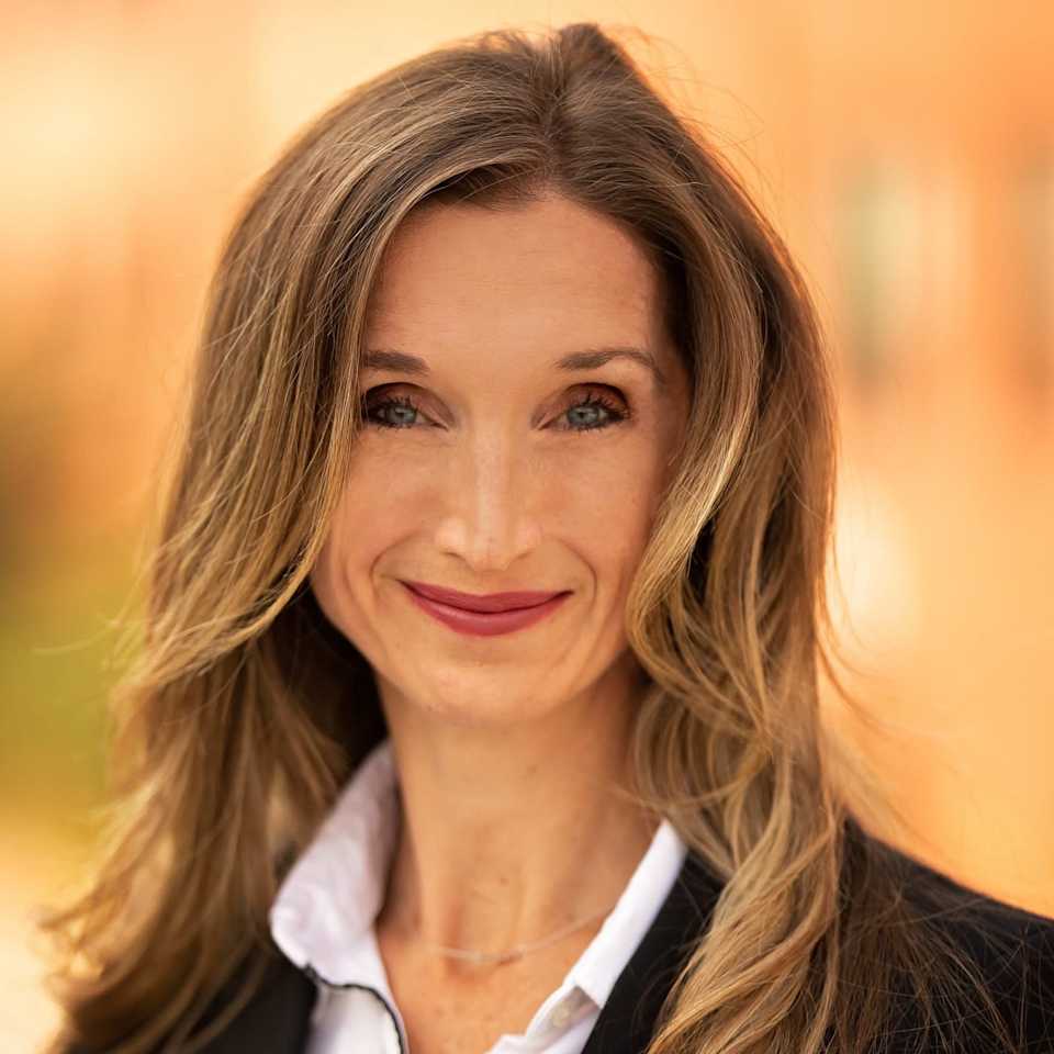 Amanda McMillan: Your Go-To Real Estate Agent for Chicago