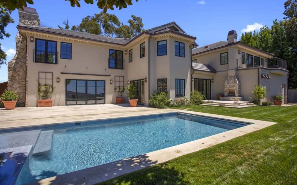 Crest Court | Projects