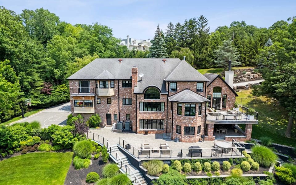 10 Cassandra Drive | Christina Gibbons Group
