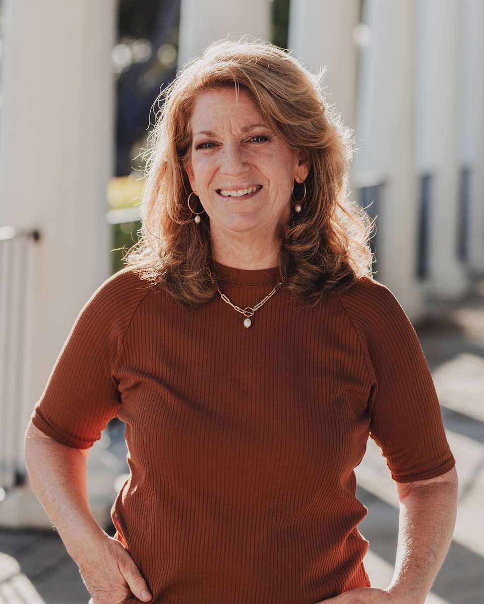 Lesley Hall: Your Trusted Real Estate Advisor