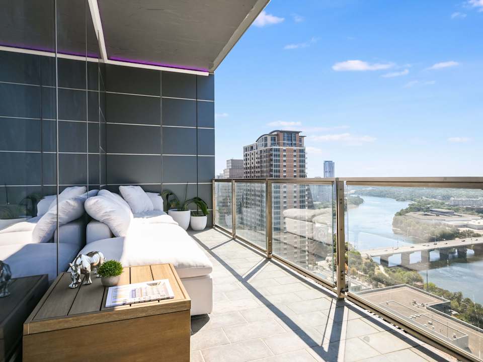The W Residences 210 Lavaca Street Austin, TX