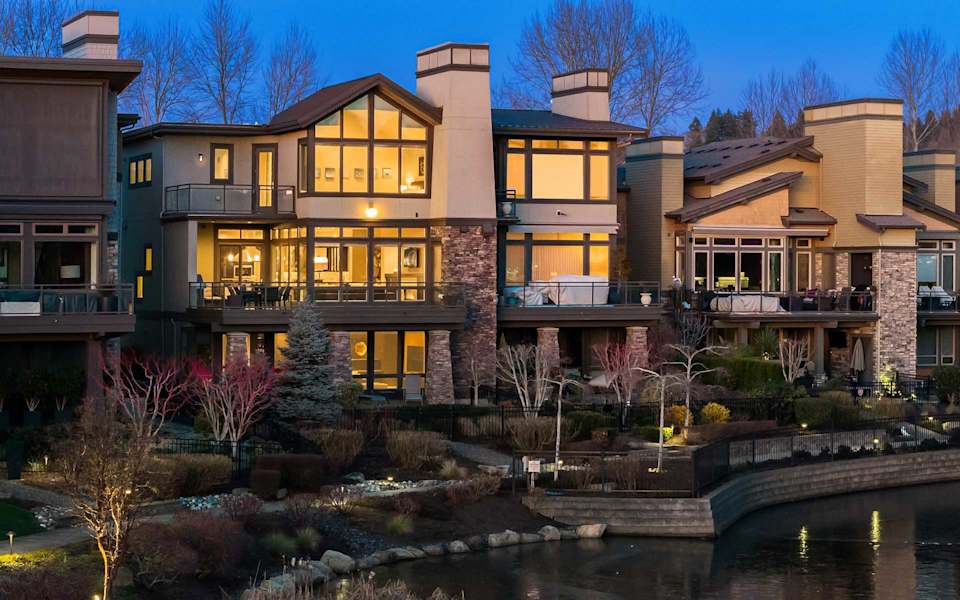 Luxe Residence in Desirable Barbee Mill | Team Foster