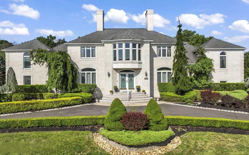 Things You Should Know Before Moving to Holmdel, NJ | Blog | The Gerine ...