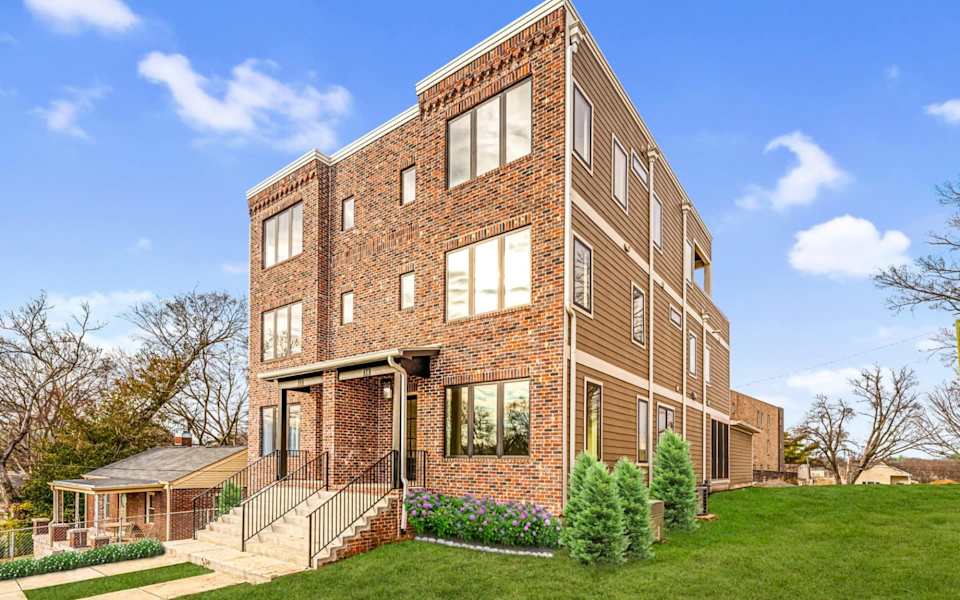 Single-Family vs. Multi-Family: Choosing the Right Investment Property ...