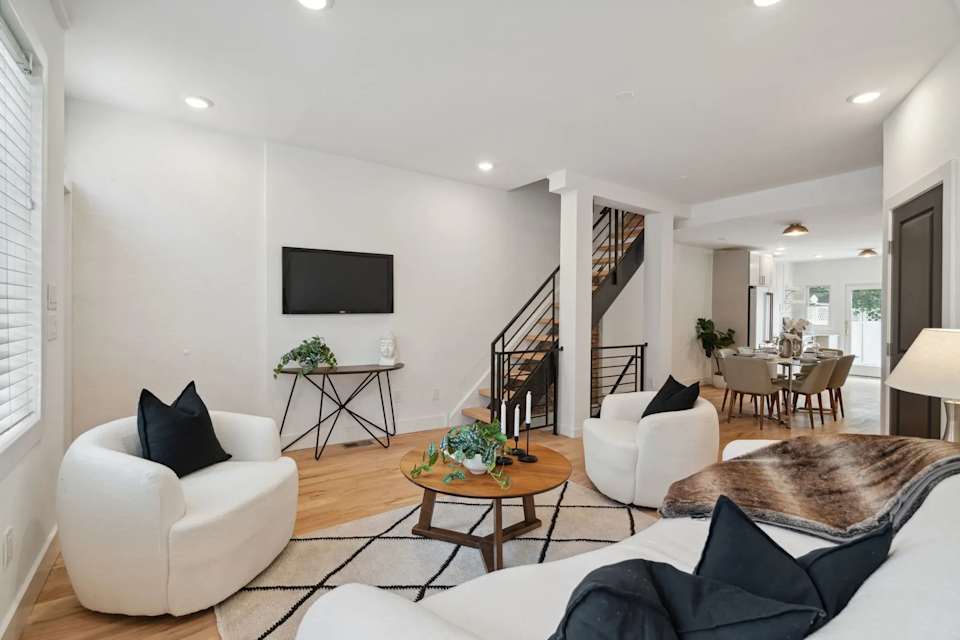 Take a tour of 2306 Christian St in Graduate Hospital, Philadelphia