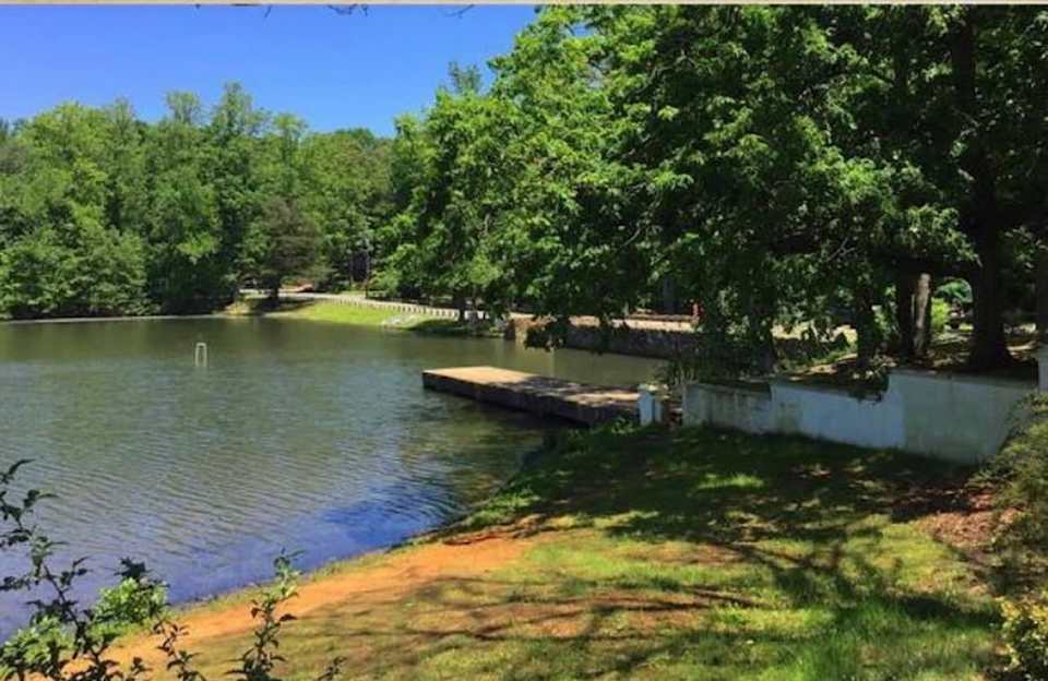 Hamilton Lakes | Neighborhood Guide