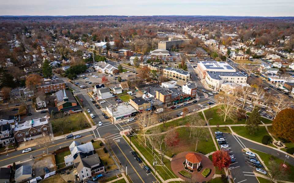 Hillsdale | Neighborhood Guide