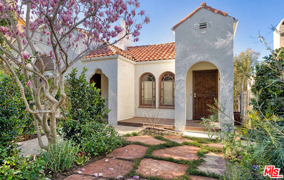 Stunning Spanish-style duplex - A Rare Find!