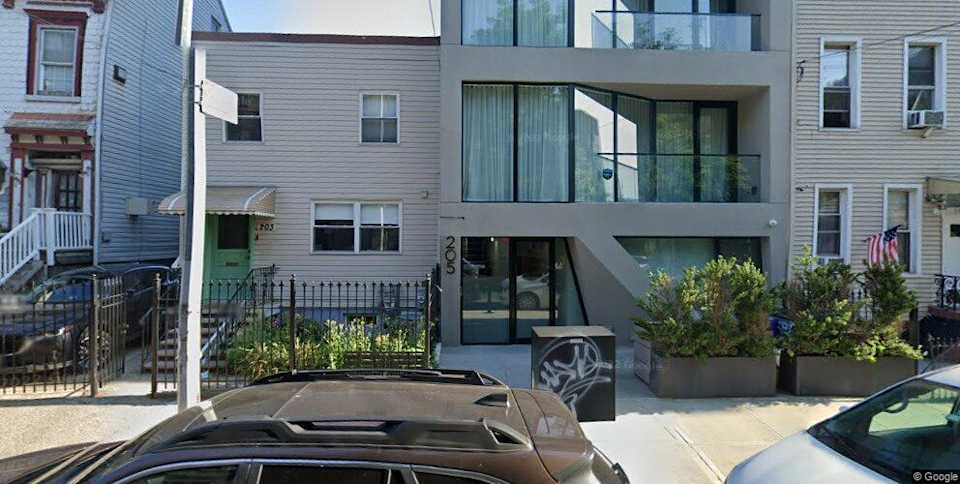 205 Freeman Street Unit: 1A