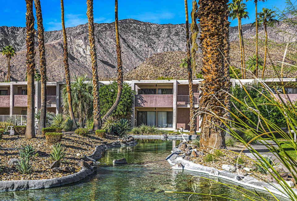 Neighborhood || Twin Springs