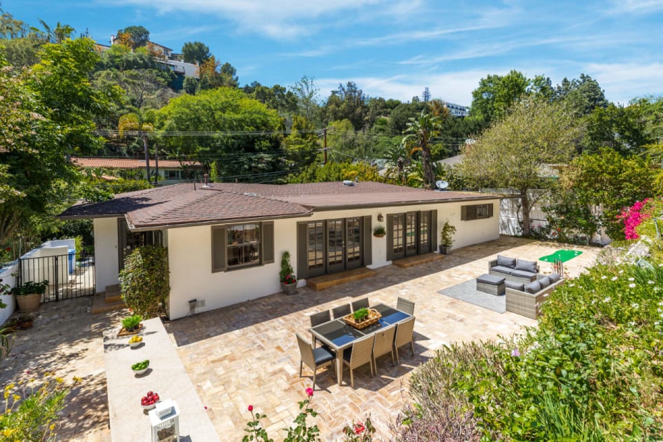 2250 Bowmont Drive | Rochelle Maize | Beverly Hills Real Estate Agent