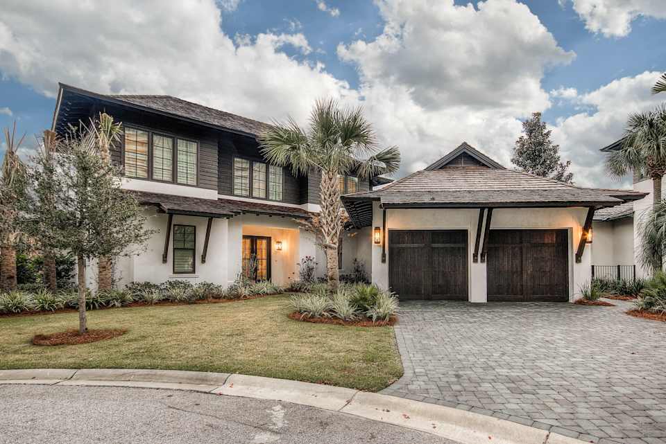 Island Estates | Neighborhood Guide | Brad Hilderbrand