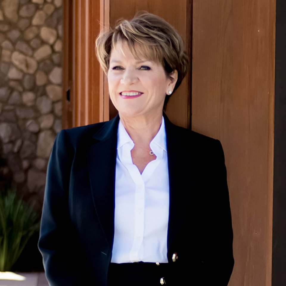 About Victoria Haket