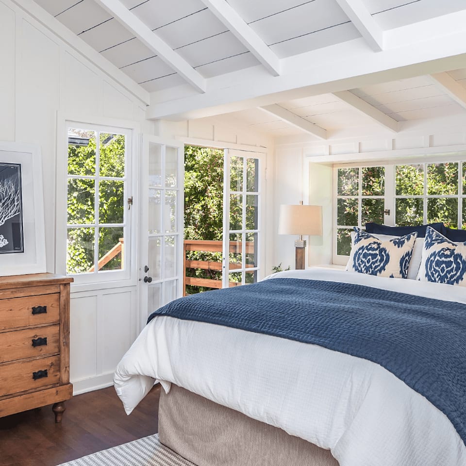 Creating a Cozy and Inviting Guest Room for Visitors