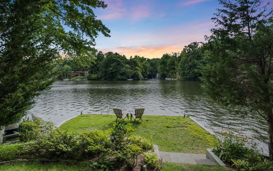 Lake Barcroft | Neighborhood Guide | Silver Line Group | Arlington Real ...