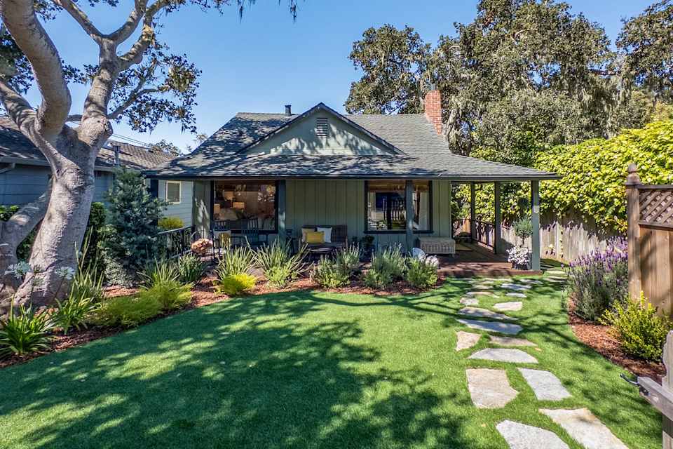 Postage Stamp - Luxury Rental