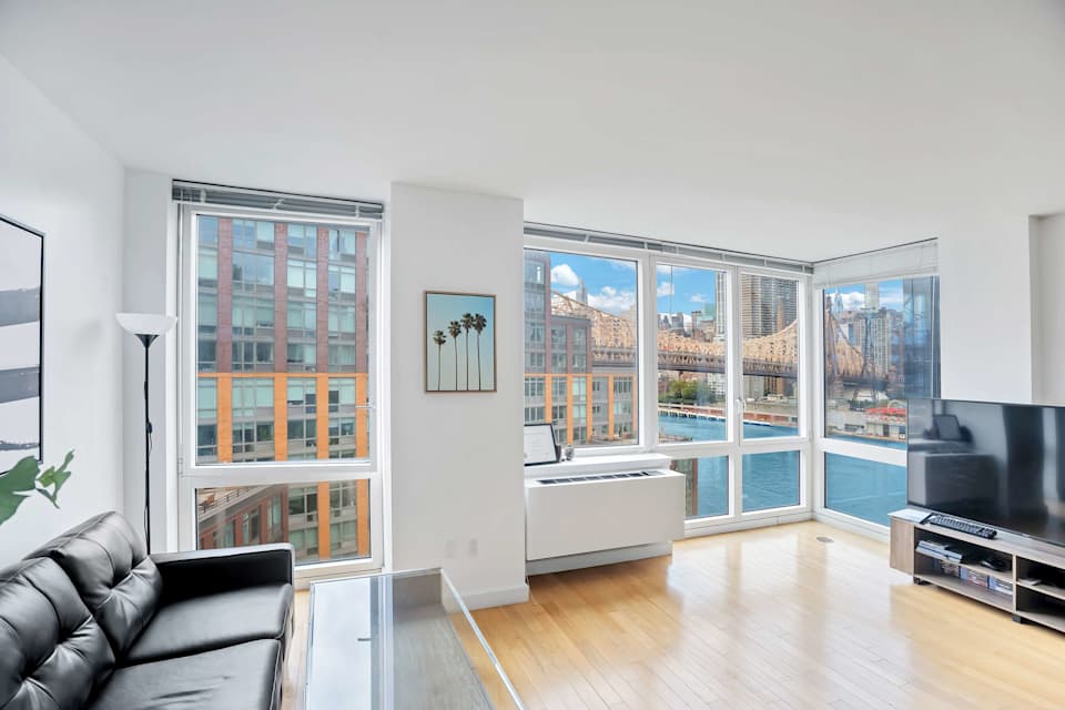 415 Main Street Unit: 14D