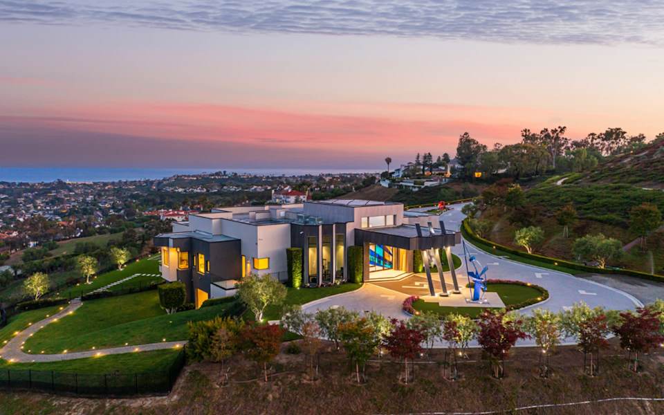 Laguna Niguel Luxury: Architectural Masterpiece & Sea Views
