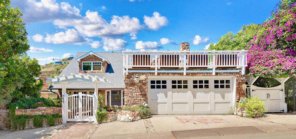 Discover Laguna Beach Living: Coastal Cottage Gem in Lower Bluebird ...