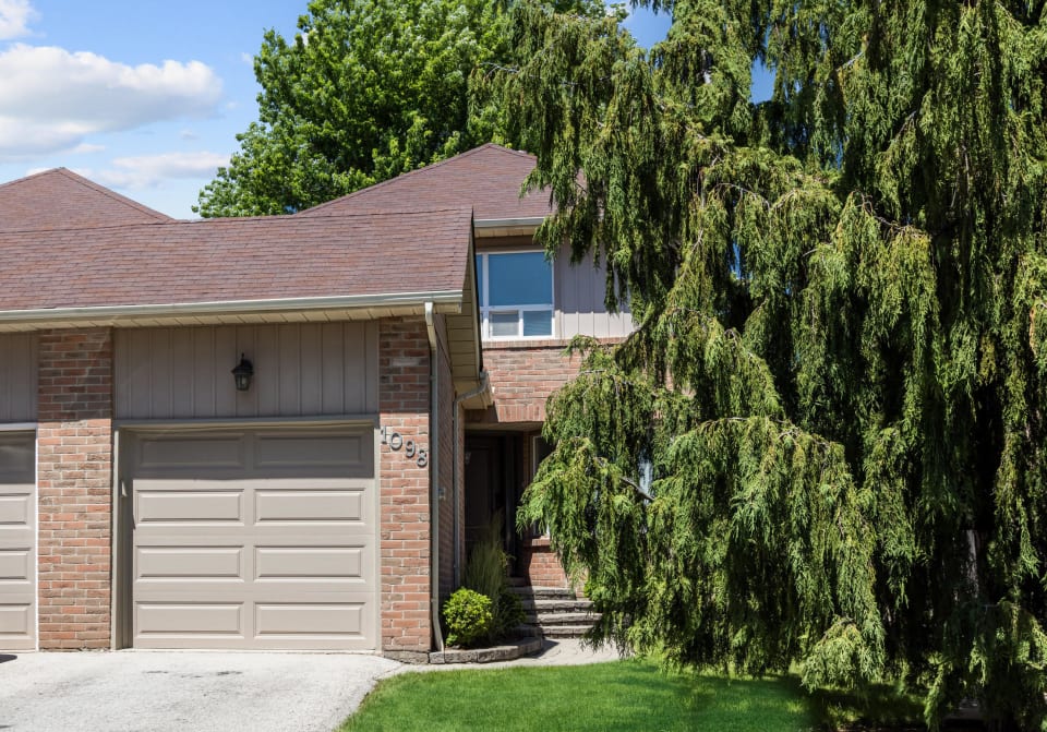 End Unit on Premium Pie Shaped Lot! | Kate Vanderburgh Realty Group ...