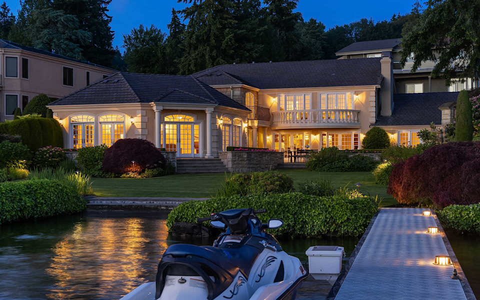 Experience a True Connection to the Lake on Holmes Point | Team Foster